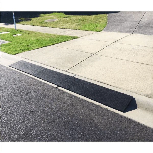 Rise Yellow Reflective Kerb Ramps Hump Speed Bump Ramped Deceleration ...